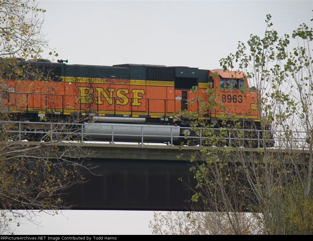 BNSF 8963